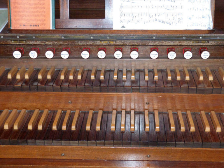 Small pipe organ needs a new home - Viscount Organs