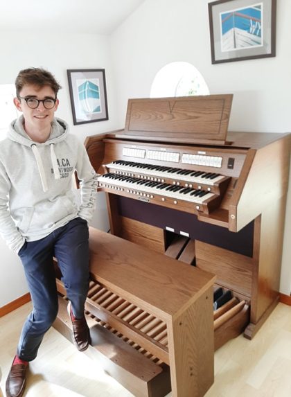Delivery of a digital home practice organ - Viscount Organs