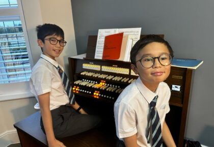 A surprise delivery of a special Chorum 40 organ - Viscount Organs